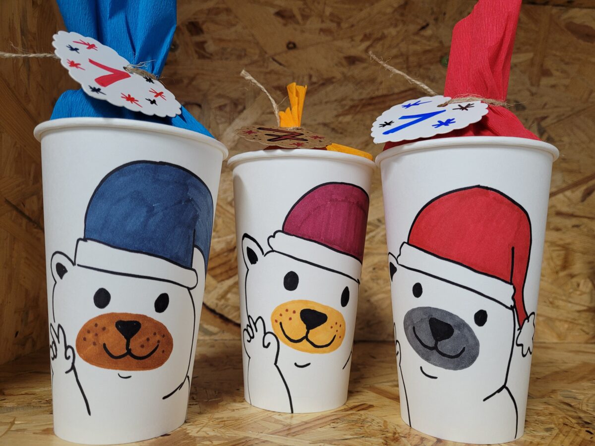 Adventskalender aus Bechern basteln - kidsplaces